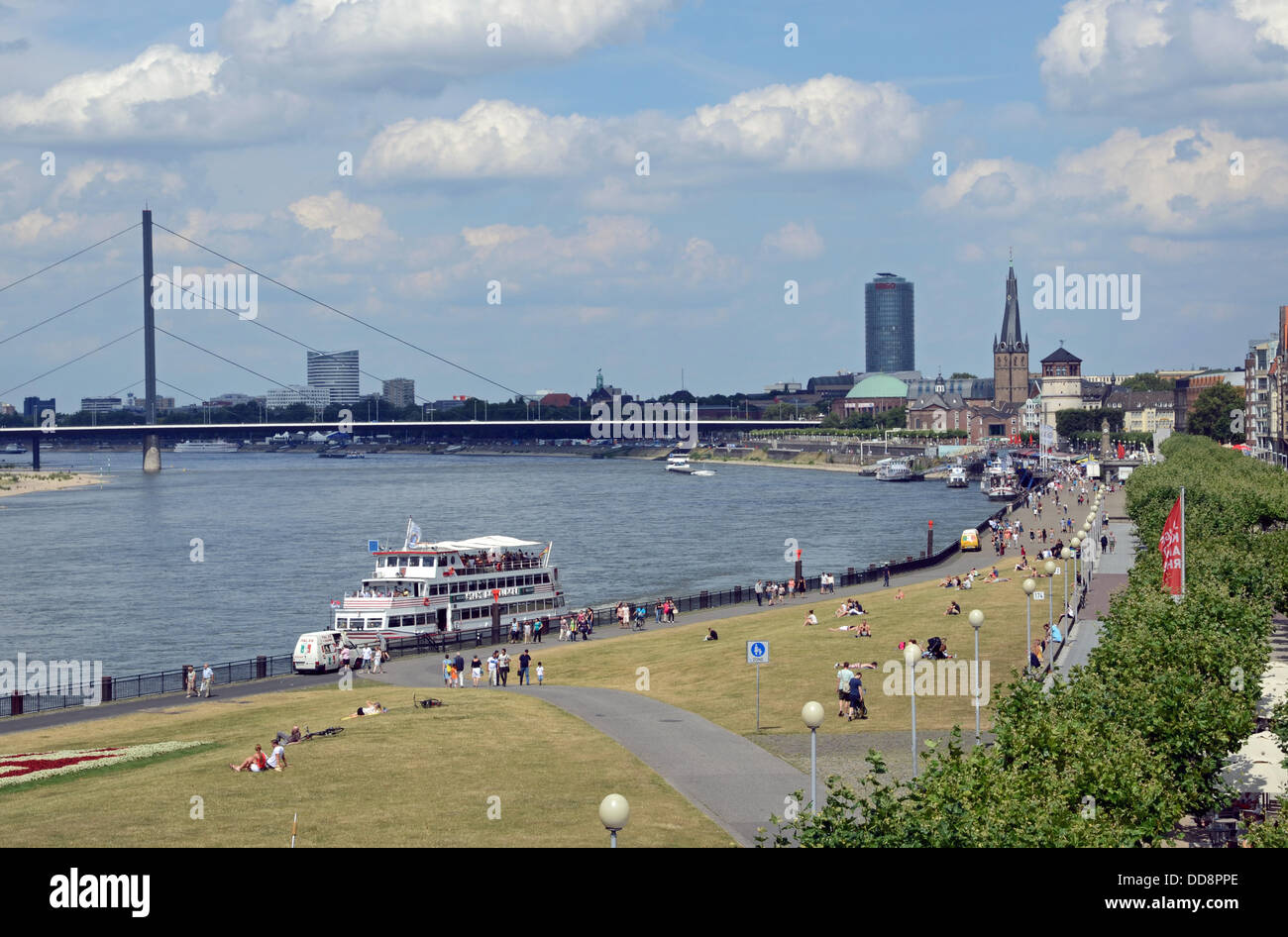 Rhine promenade in Dusseldorf, North Rhine-Westphalia, with Oberkassel ...