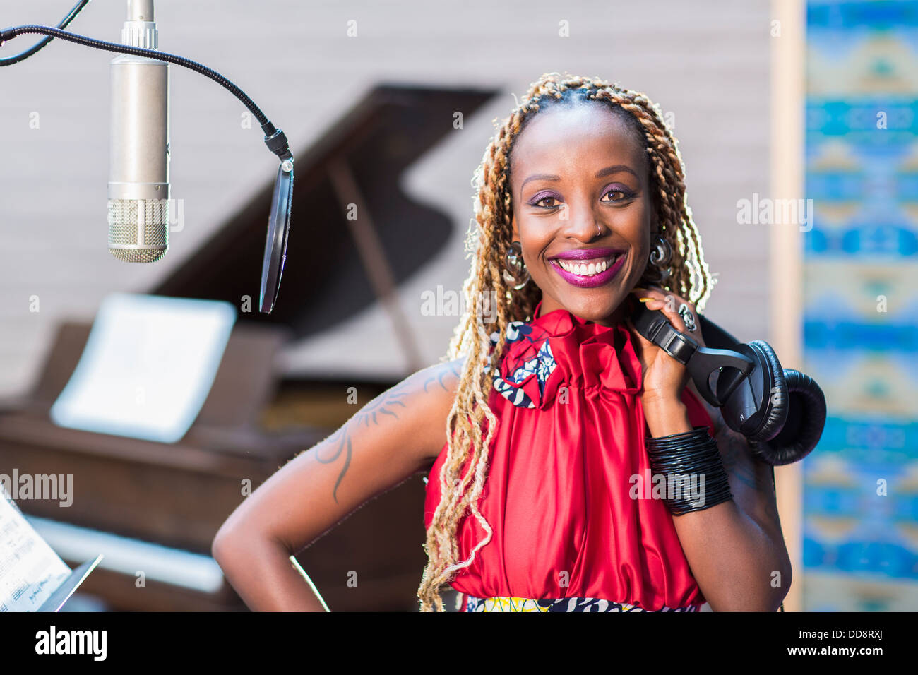 African american singer hi-res stock photography and images - Alamy