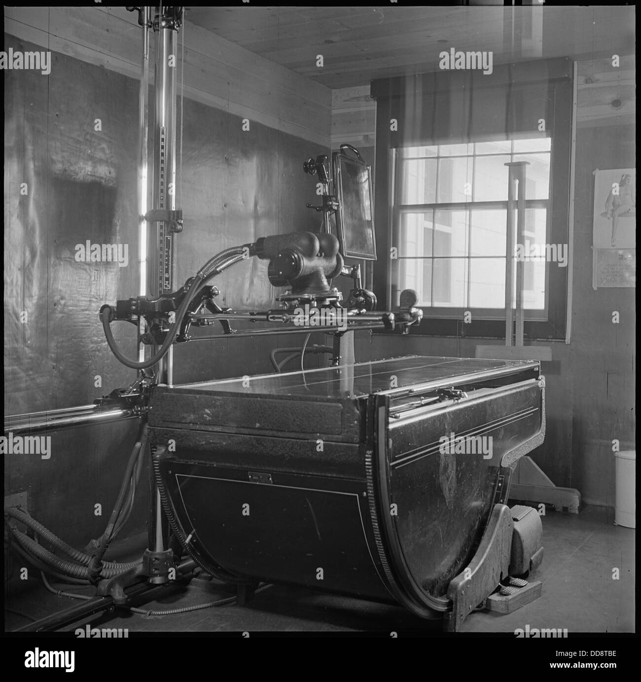 X ray machine 1940s hi-res stock photography and images - Alamy