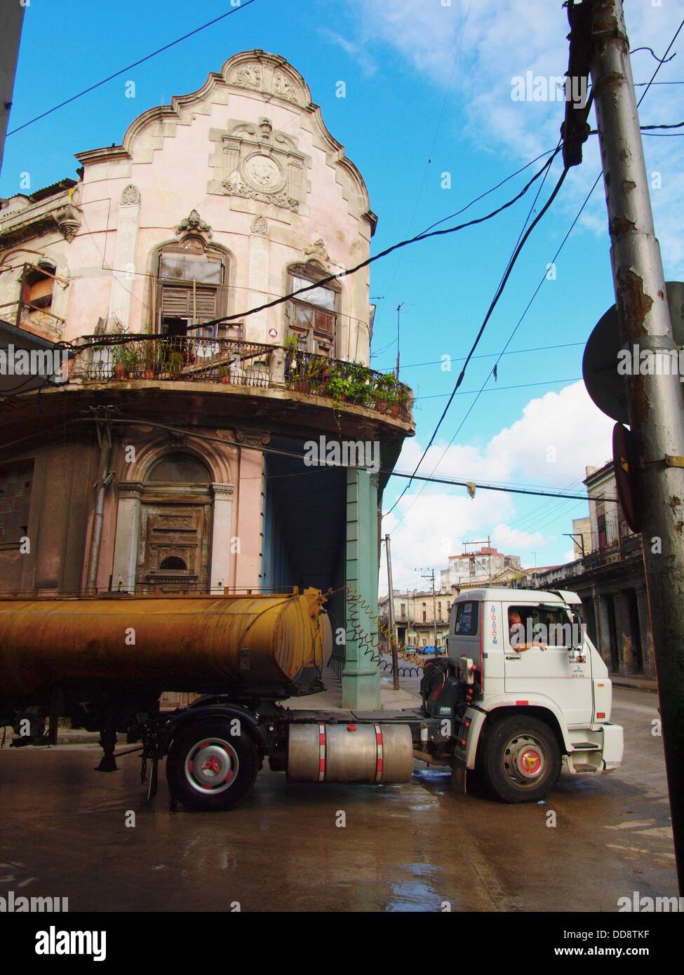 Tanker old havana cuba hi-res stock photography and images - Alamy