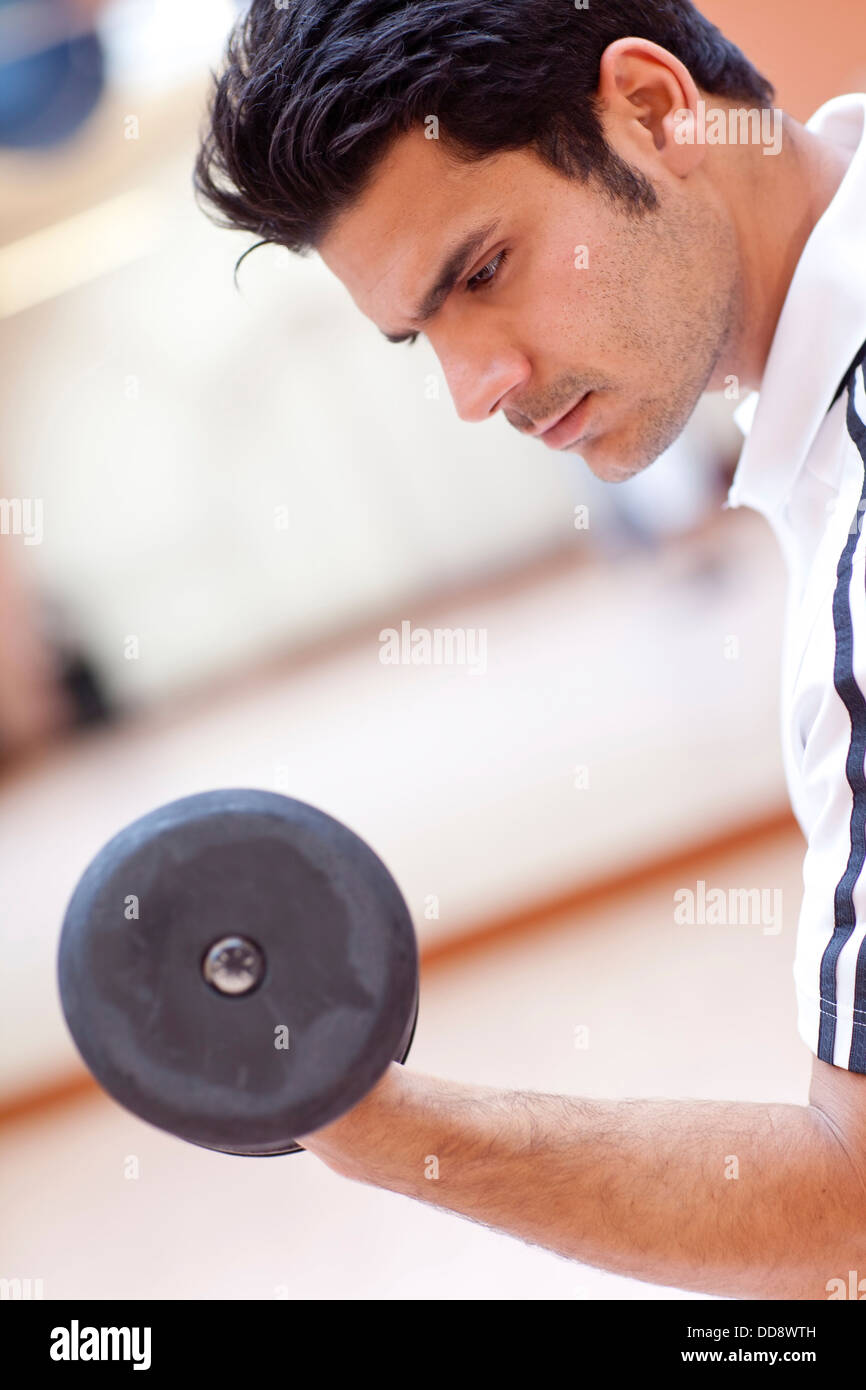 Hispanic man lifting weights in gym Stock Photo - Alamy