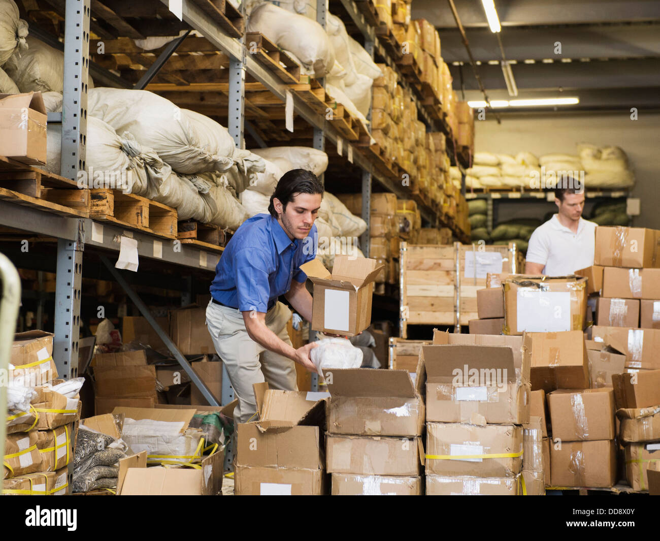 Stacking boxes hi-res stock photography and images - Alamy