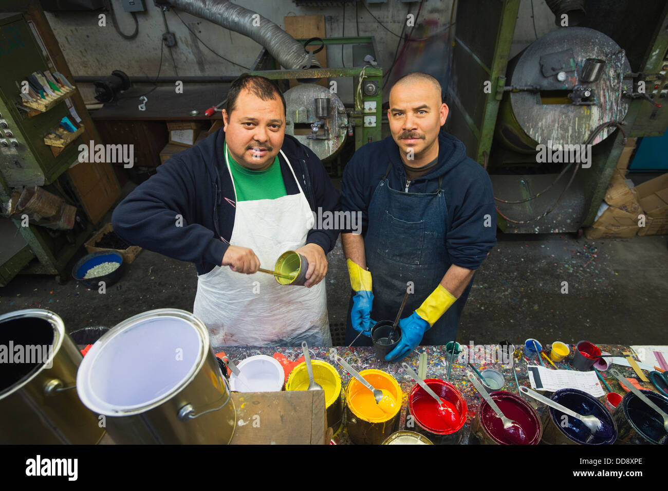 Worker mixing paint hi-res stock photography and images - Alamy