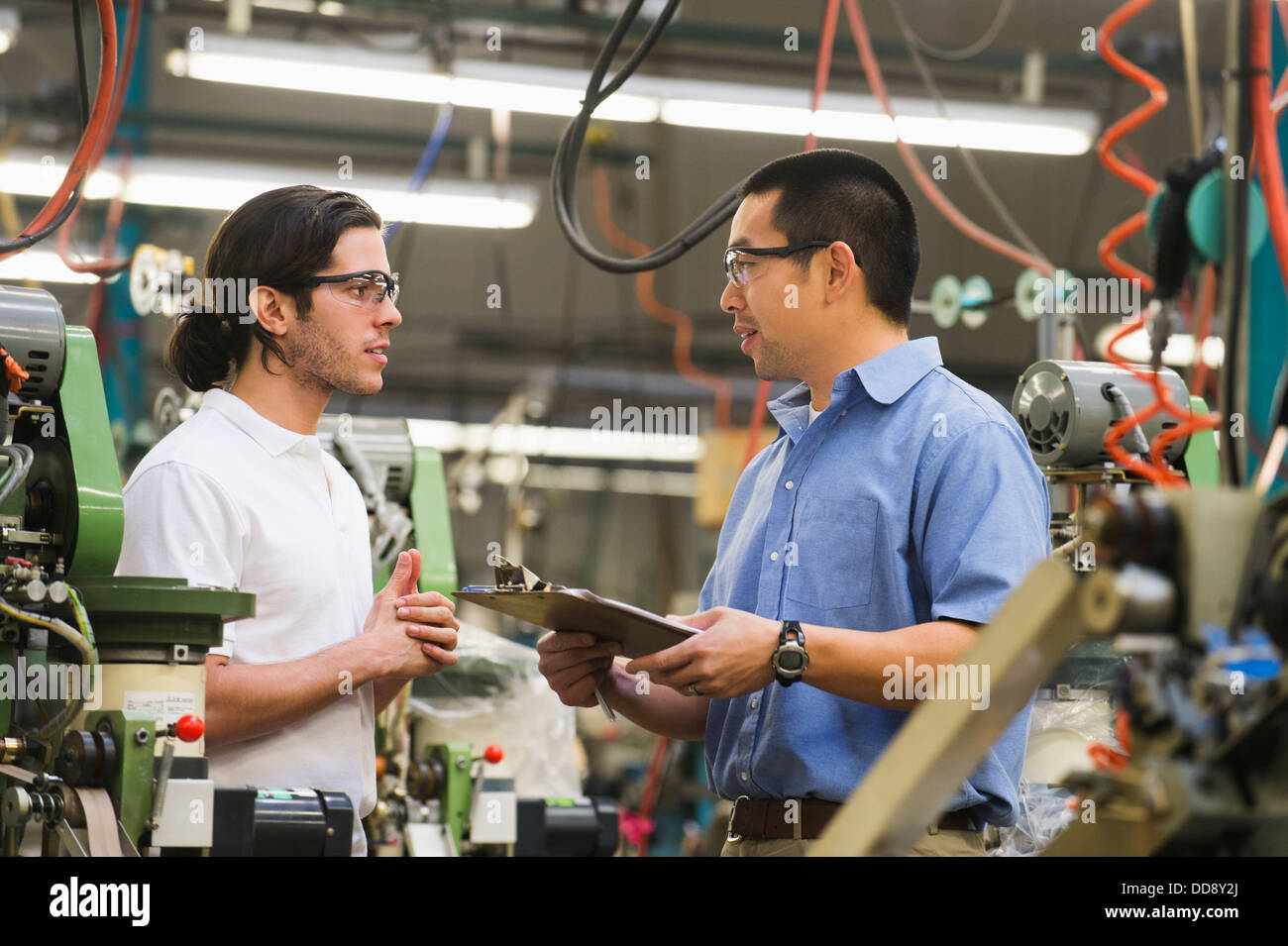 Chinese factory workers hi-res stock photography and images - Alamy