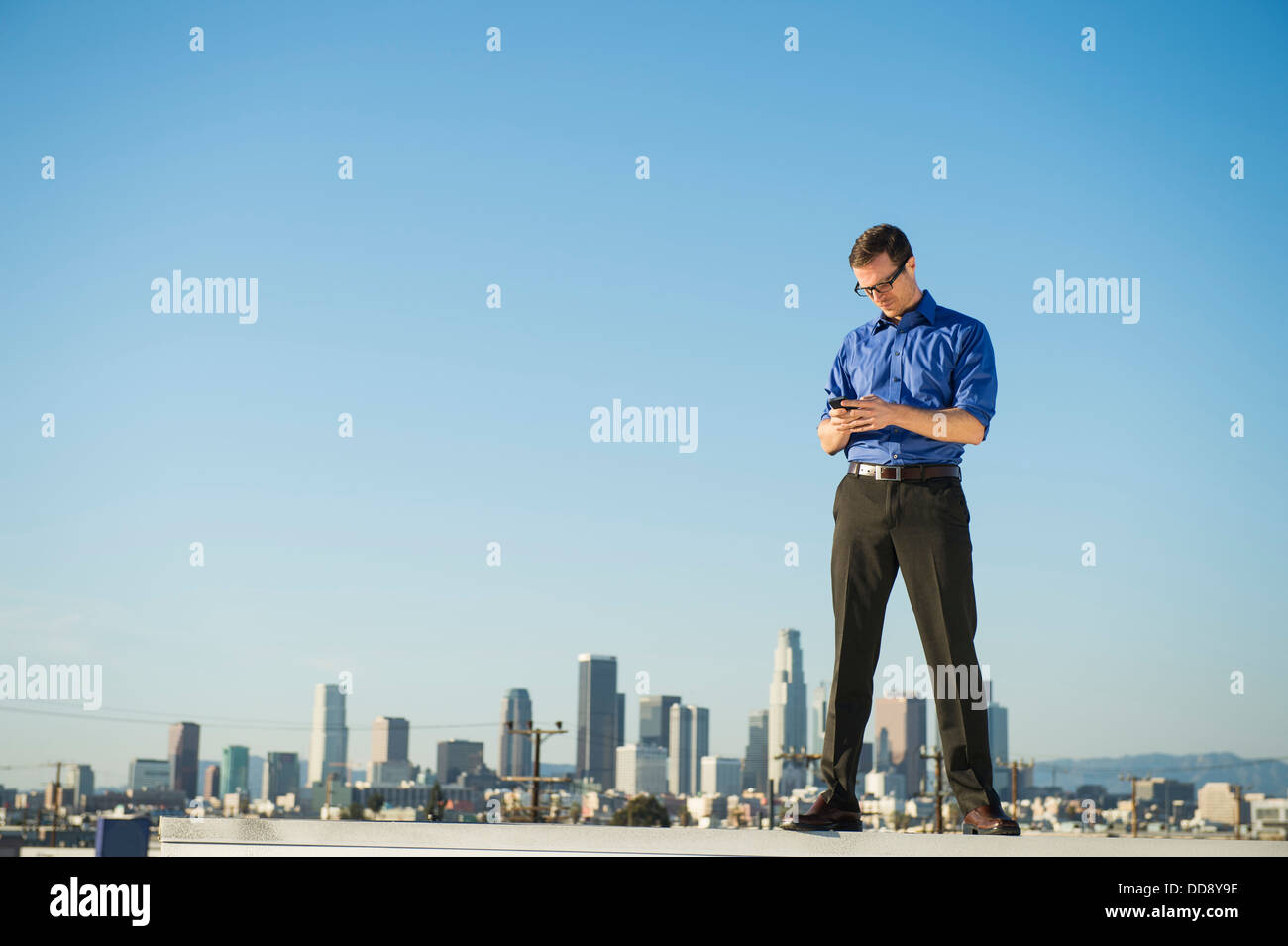 Rooftop ledge hi-res stock photography and images - Alamy