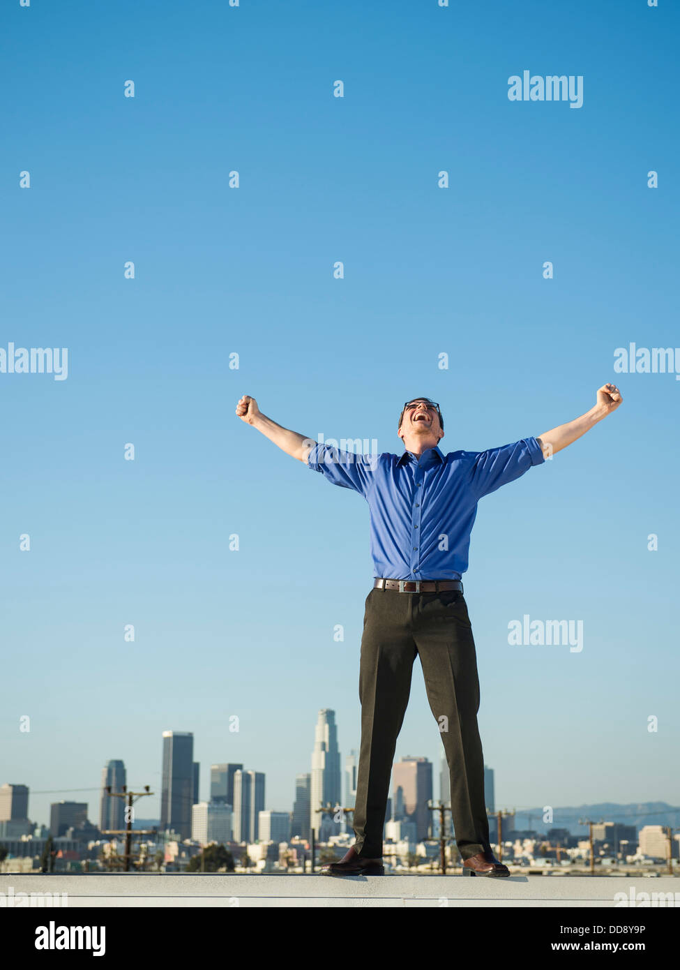 Rooftop ledge hi-res stock photography and images - Alamy