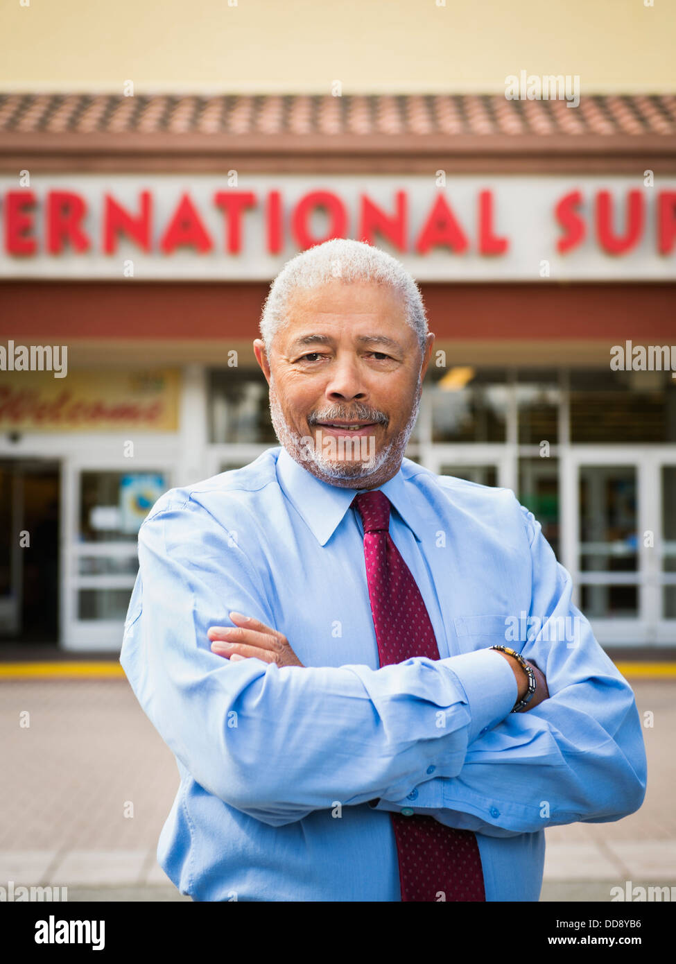 Store owner customer outside hi-res stock photography and images - Alamy