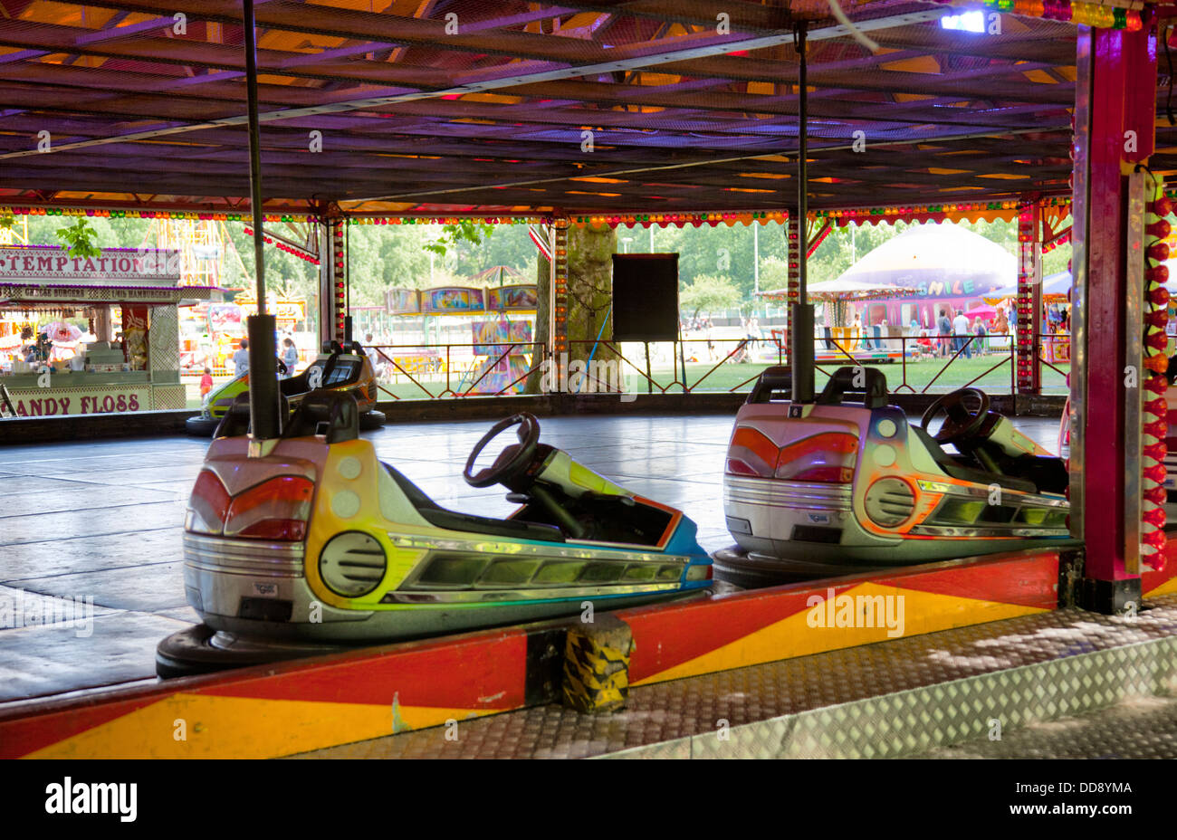 Fairground rides dodgems bumper cars hi-res stock photography and ...