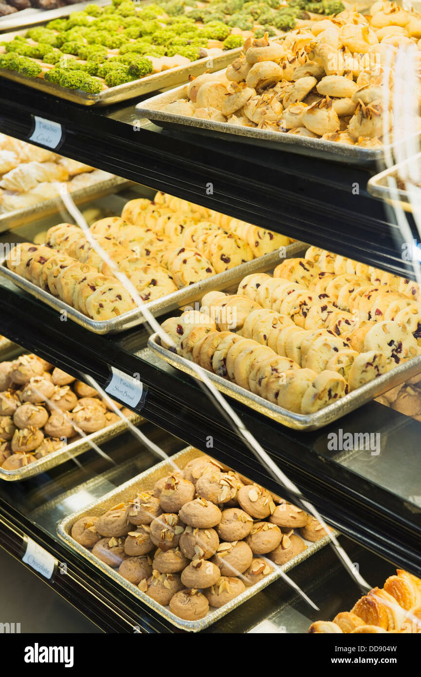 Deli display case hi-res stock photography and images - Alamy
