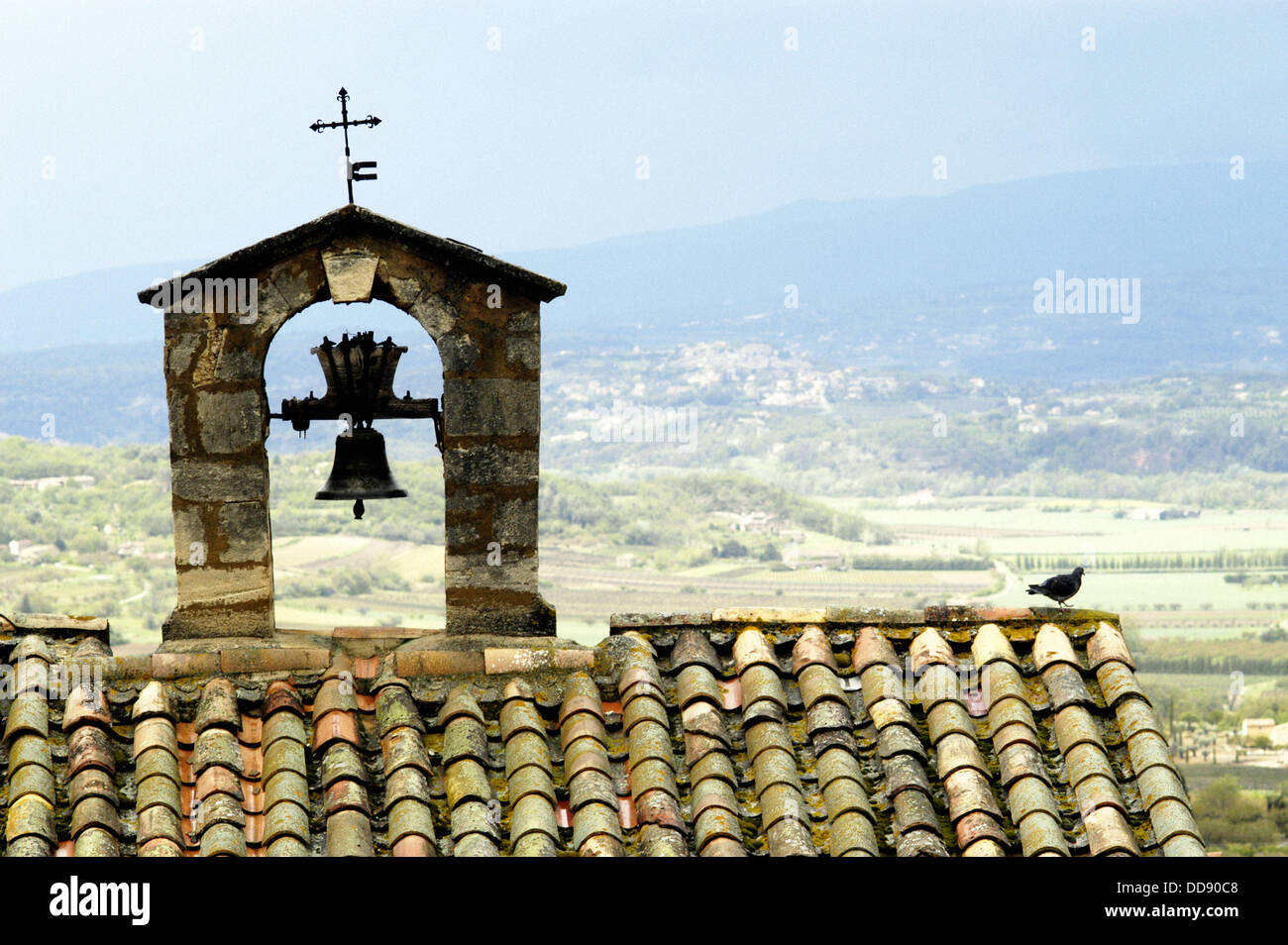 Bell gable and rooftop menerbes provence hi-res stock photography and ...
