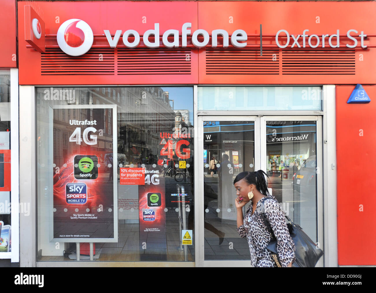 Vodafone oxford street shop hi-res stock photography and images - Alamy