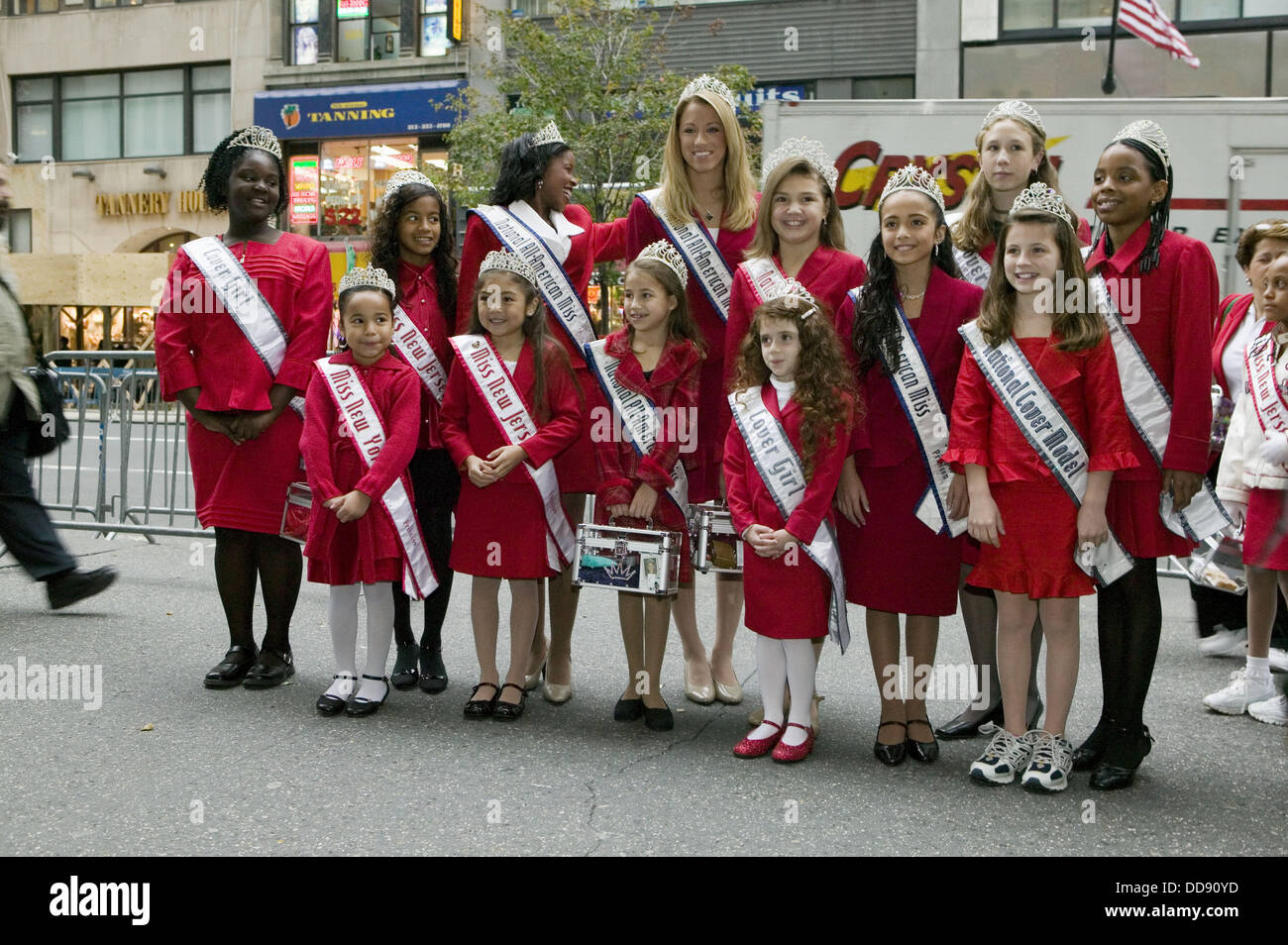 Beauty pageant people hi-res stock photography and images - Alamy