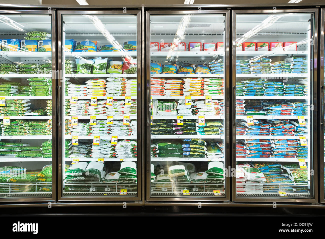 Freezer section grocery store hi-res stock photography and images - Alamy