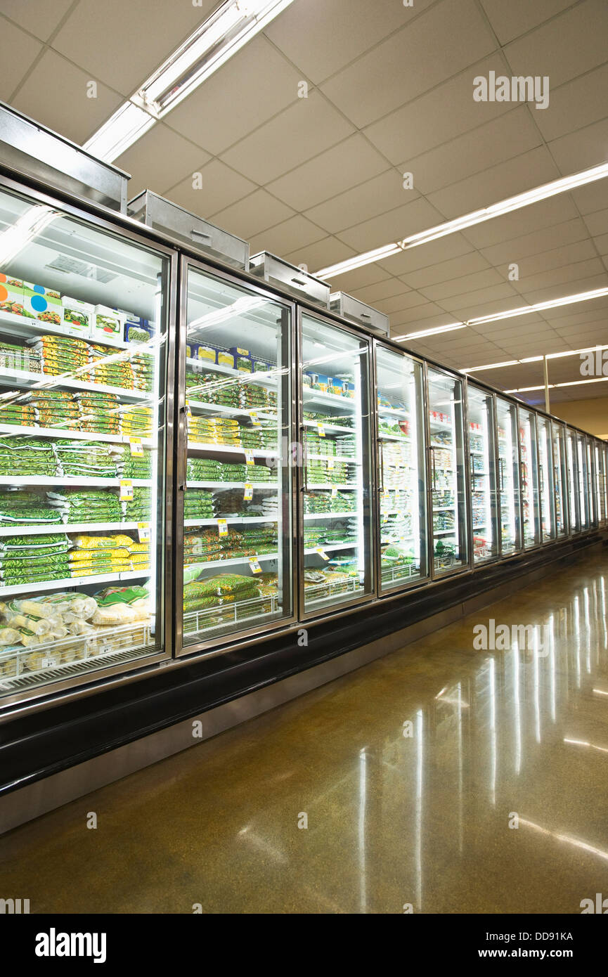 Freezer section grocery store hi-res stock photography and images - Alamy