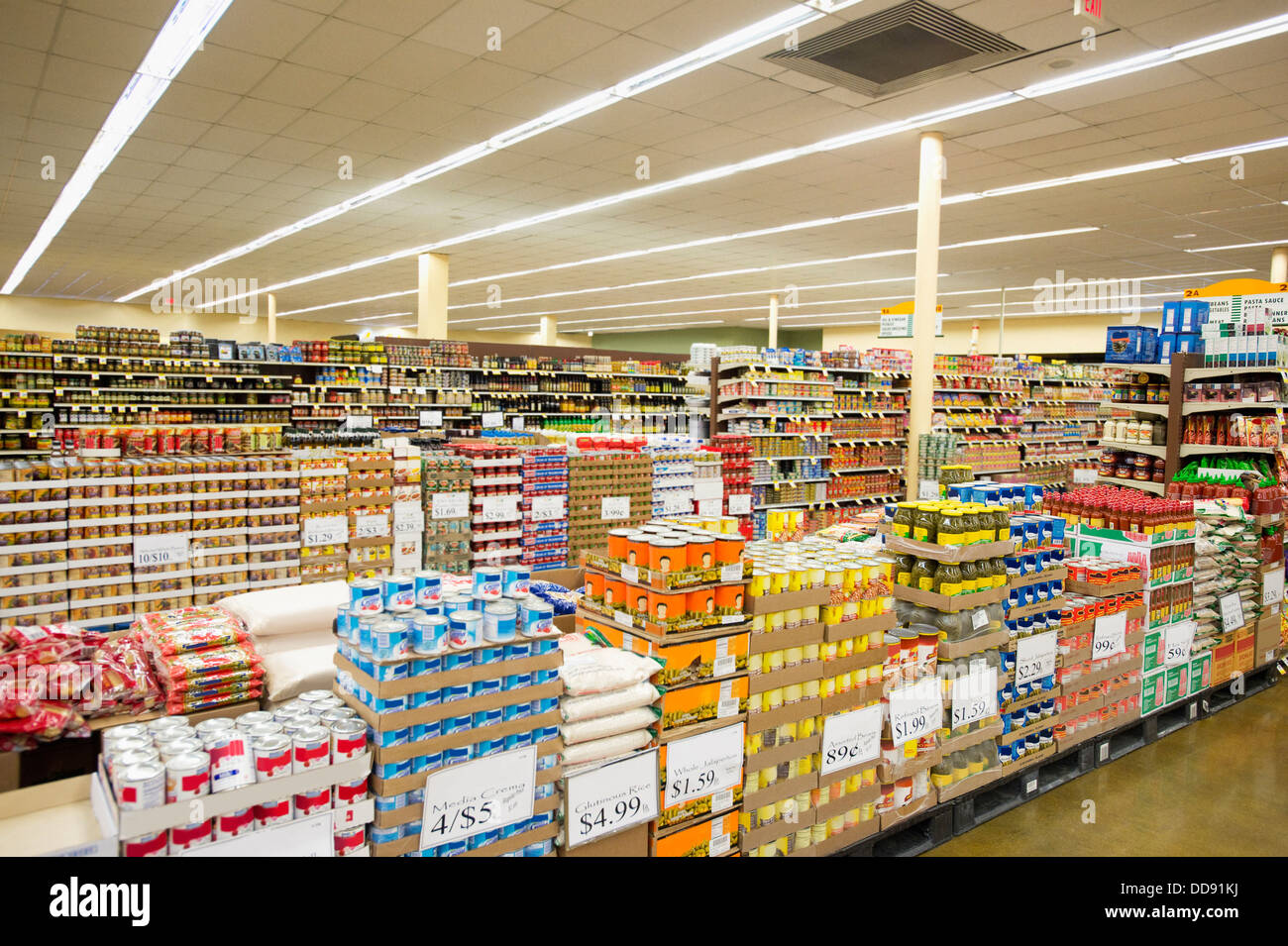 Dry goods section of grocery store Stock Photo - Alamy