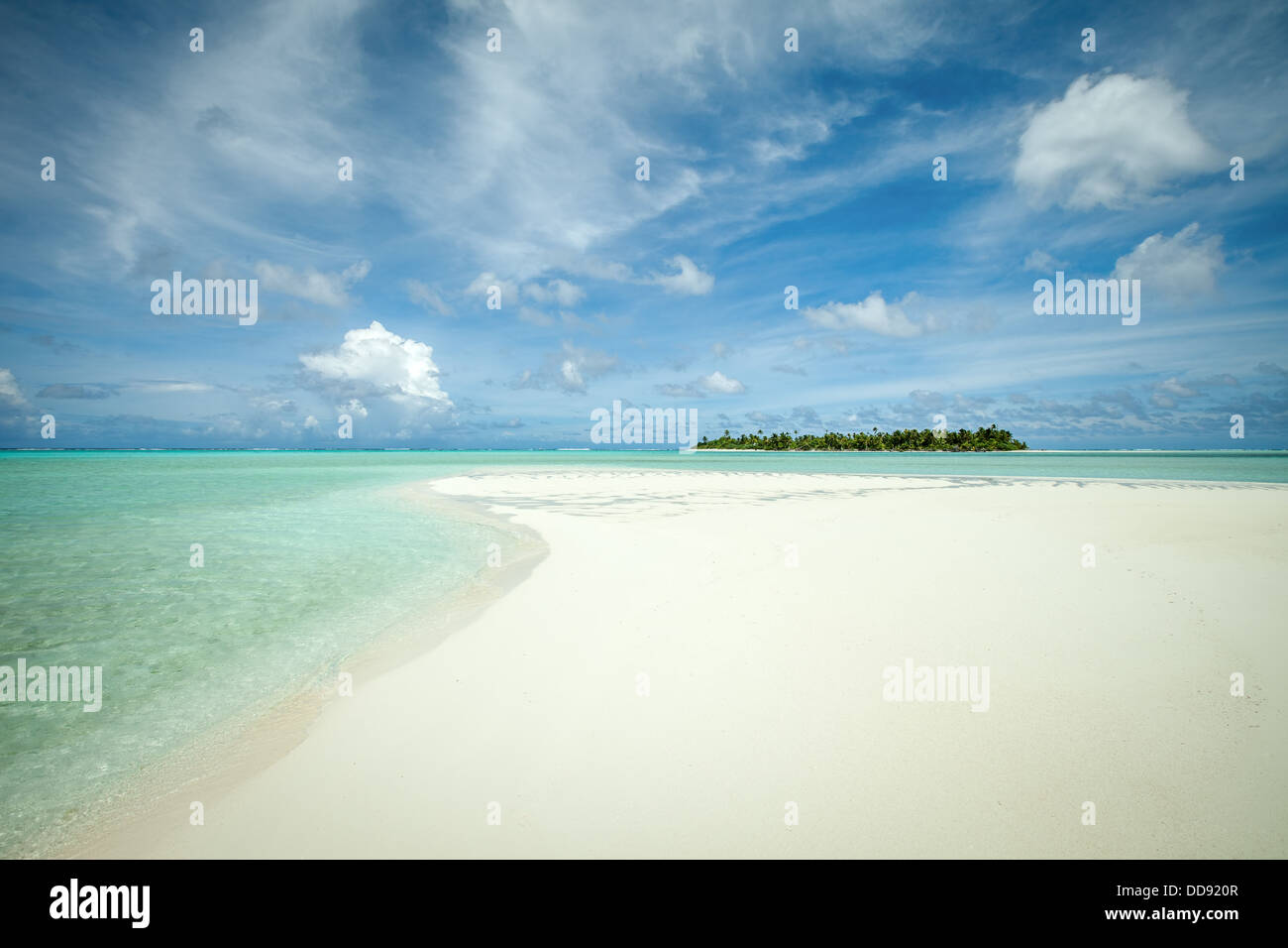 Cook Islands, Aitutaki Lagoon, Maina atoll as seen from the white sandy ...