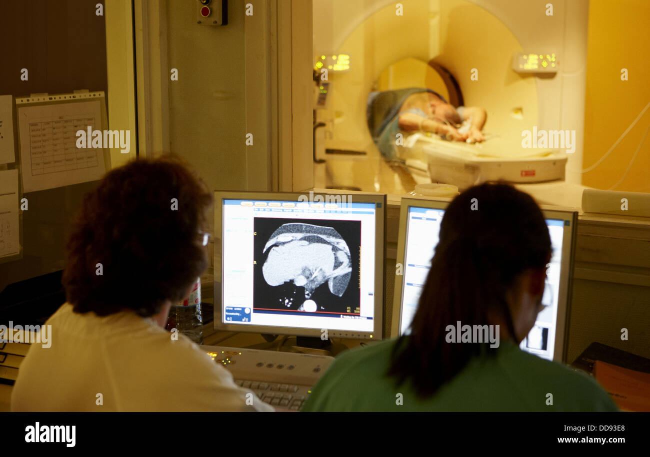 Cat scan examination hi-res stock photography and images - Alamy