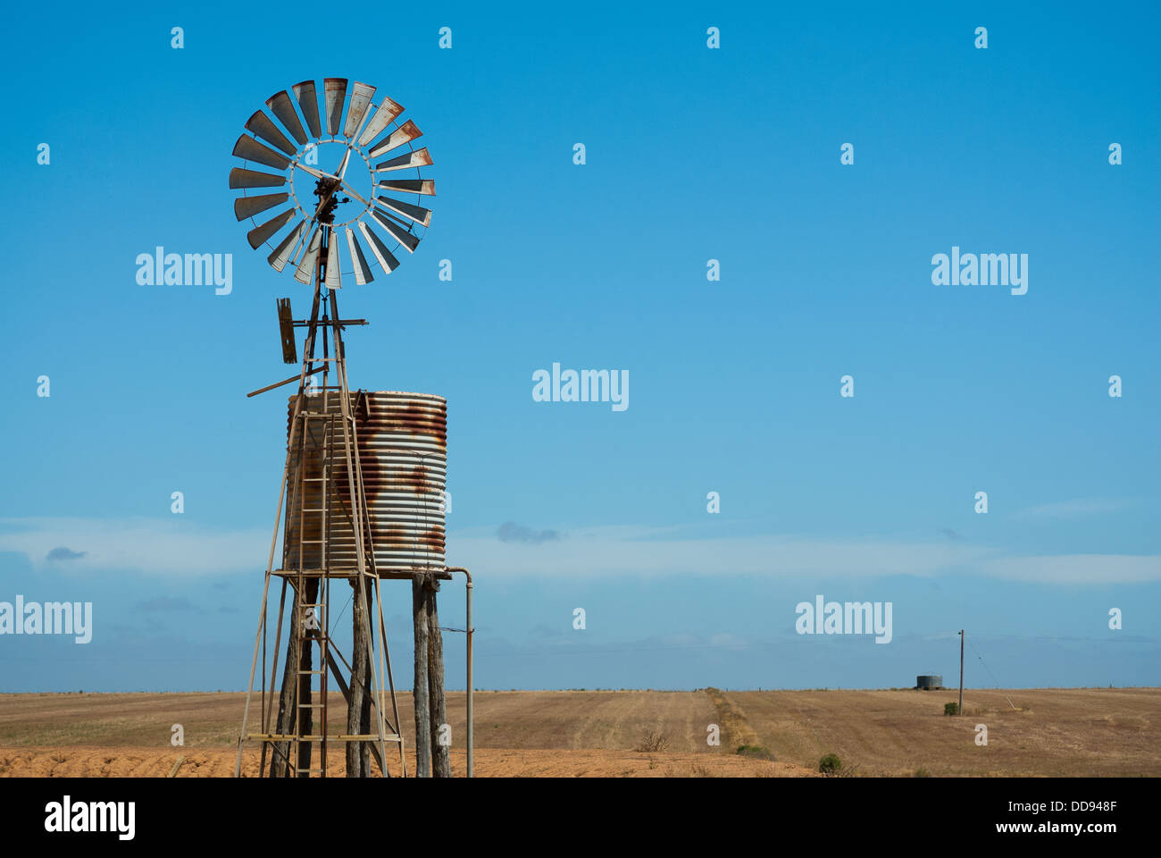 Outback windmill hi-res stock photography and images - Alamy