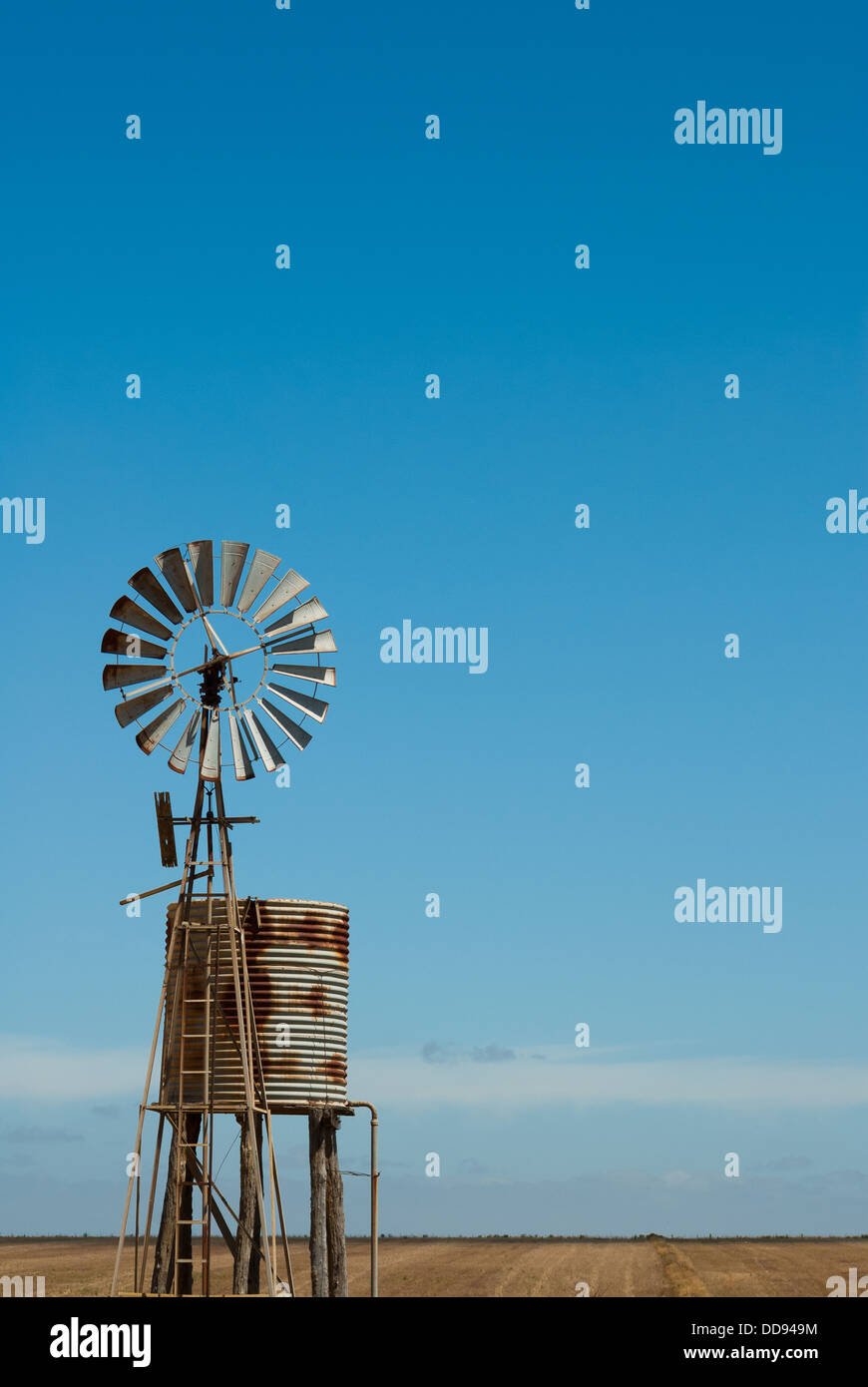 Outback windmill hi-res stock photography and images - Alamy