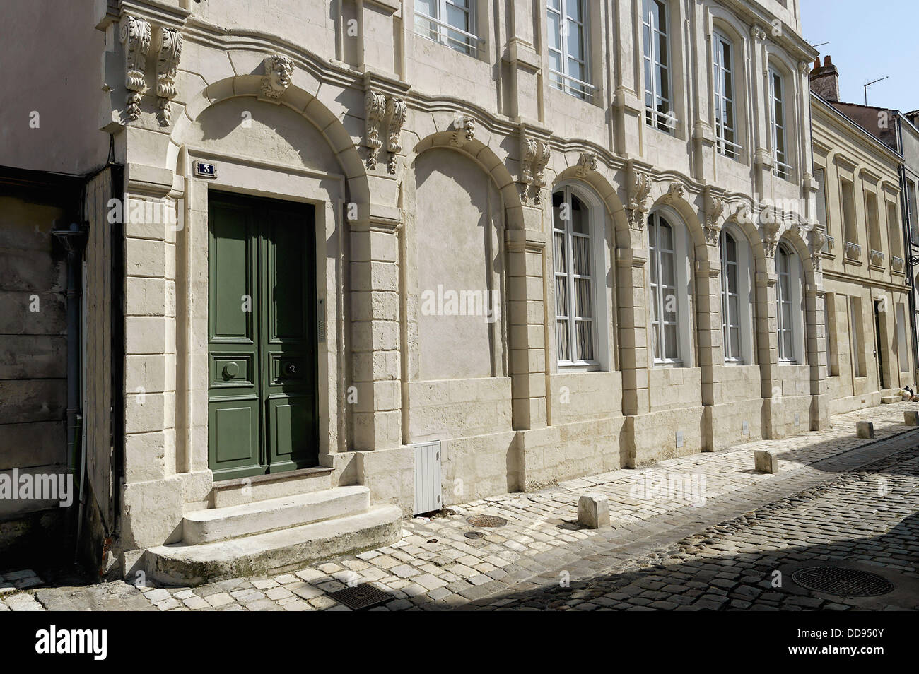 18 century building hi-res stock photography and images - Alamy