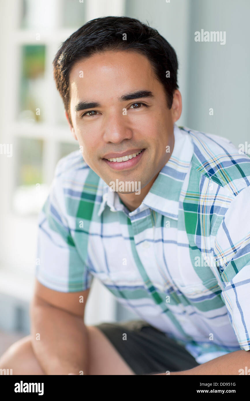 Hispanic man smiling Stock Photo - Alamy