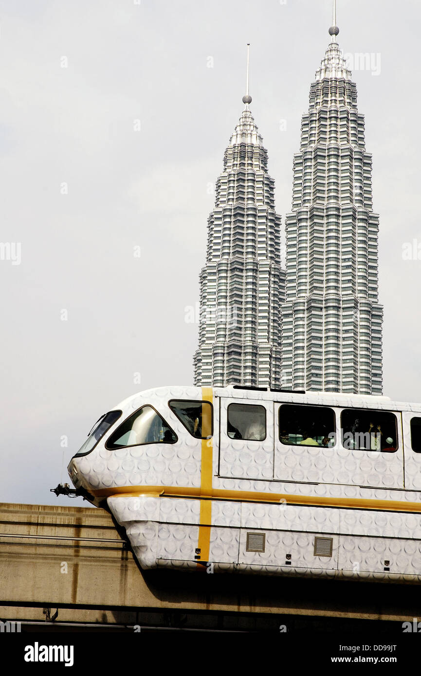 Monorail kuala lumpur petronas twin hi-res stock photography and images ...