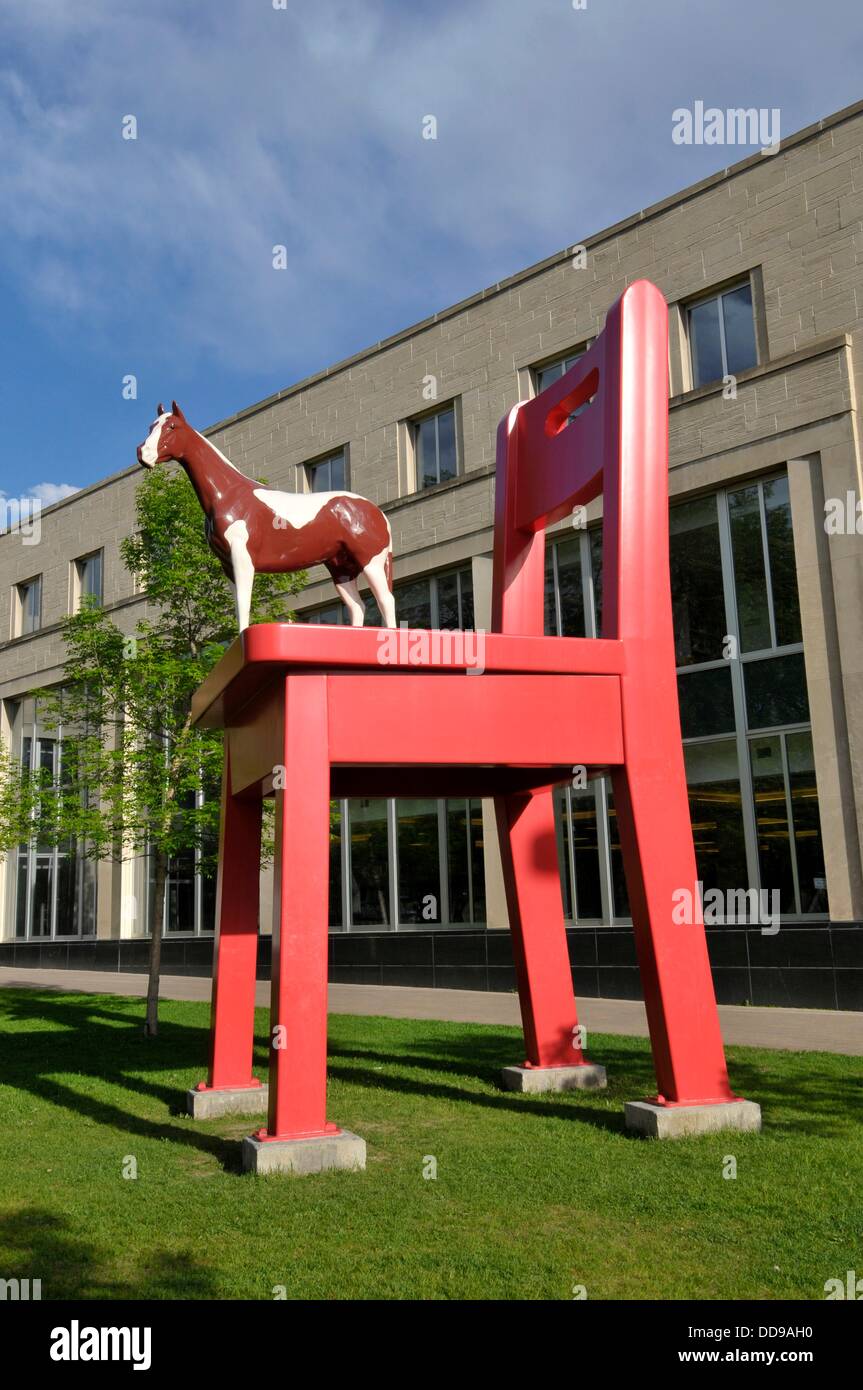 Public art office building hi-res stock photography and images - Alamy