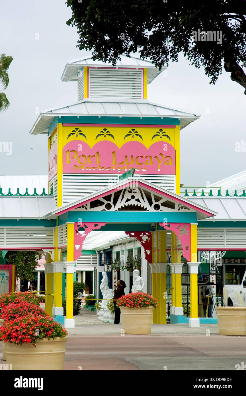 Cruise ship in freeport bahamas hi-res stock photography and images - Alamy