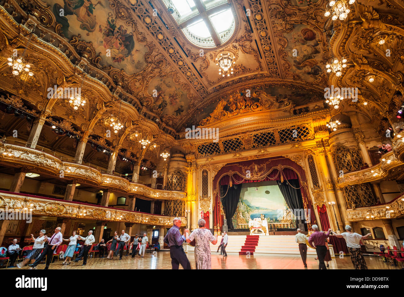 Blackpool tower ballroom interior hi-res stock photography and images ...