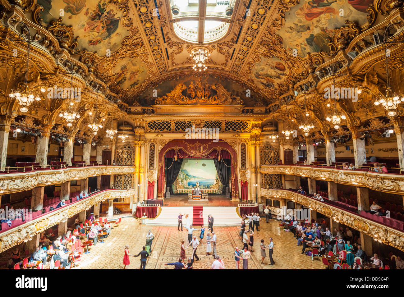 Tower ballroom blackpool interior hi-res stock photography and images ...