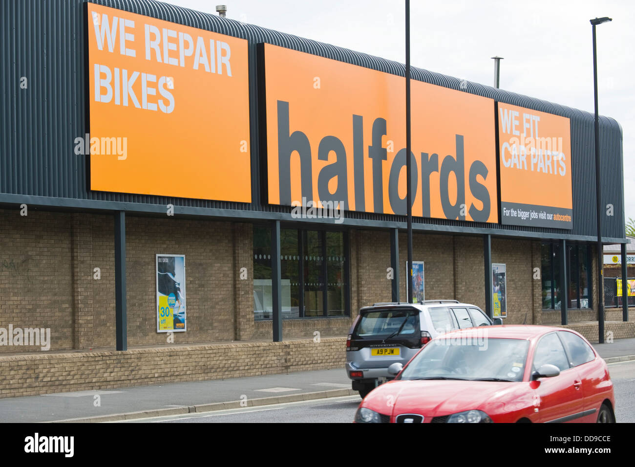 Halfords Halfords Sign Shop High Resolution Stock Photography and ...