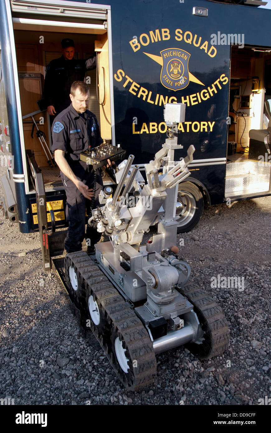 Bomb squad training hi-res stock photography and images - Alamy