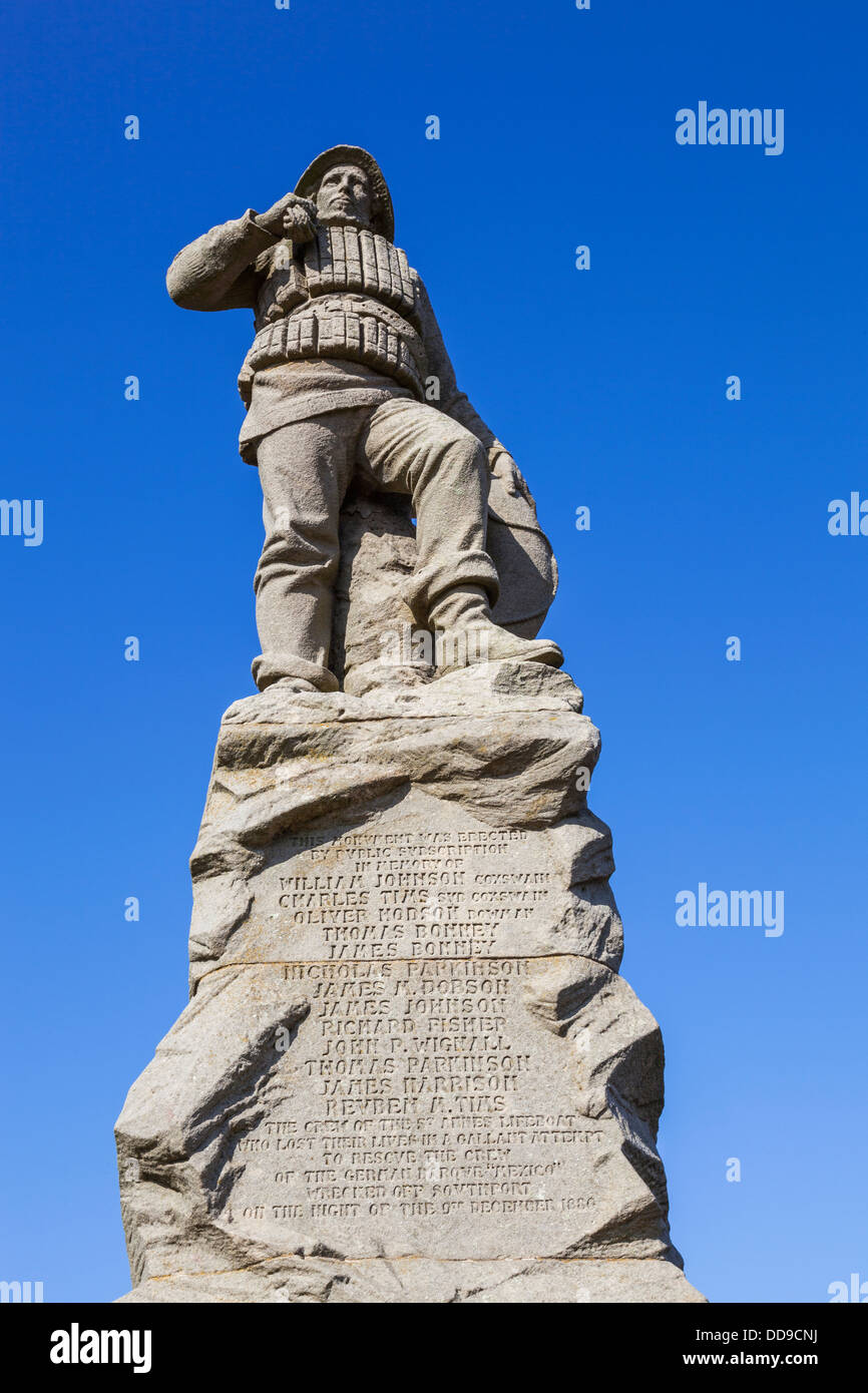 Lytham St Annes, Memorial Statue to The Crew of St Anne Lifeboat who ...