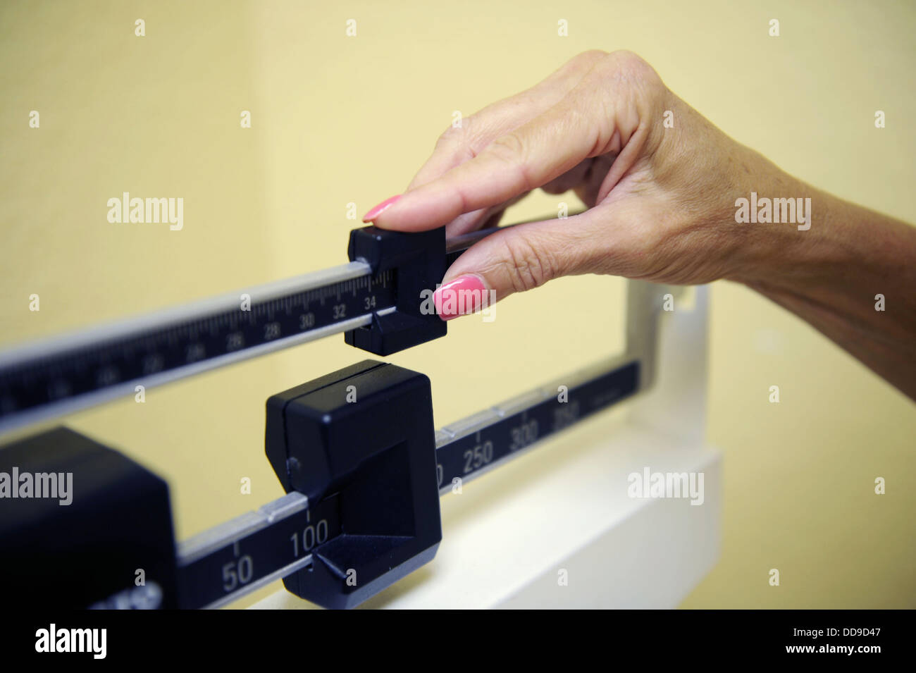 White woman uses balance scale hi-res stock photography and images - Alamy
