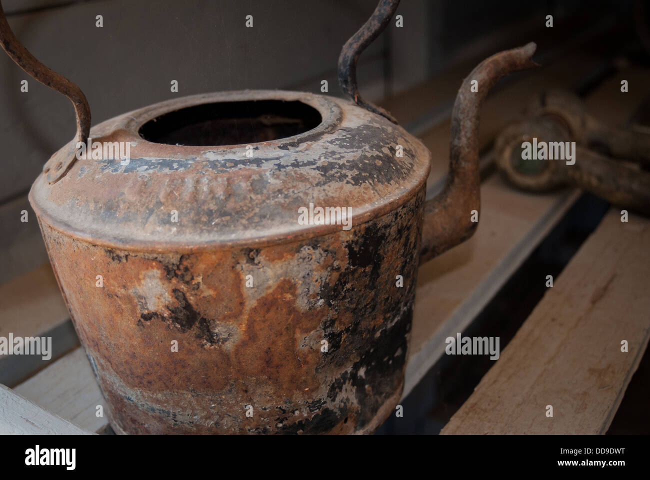 Abandoned kettle hi-res stock photography and images - Alamy