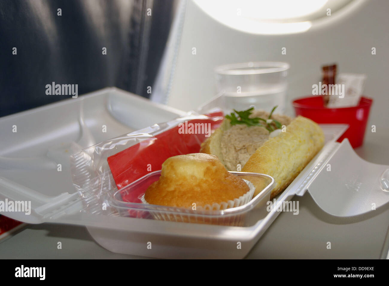 Airline food catering hi-res stock photography and images - Alamy