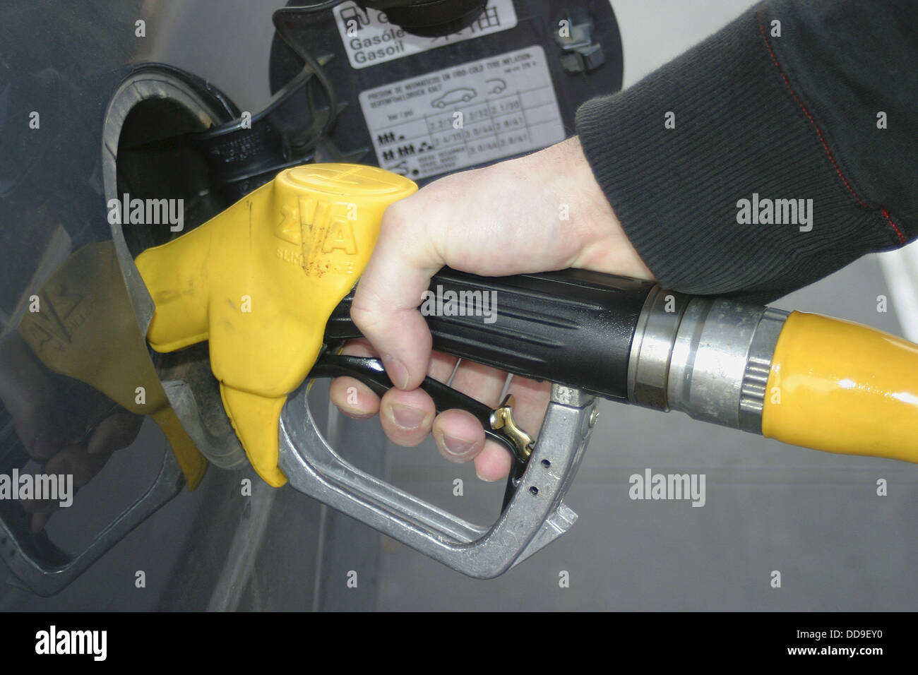 Car filling up with biodiesel hi-res stock photography and images - Alamy