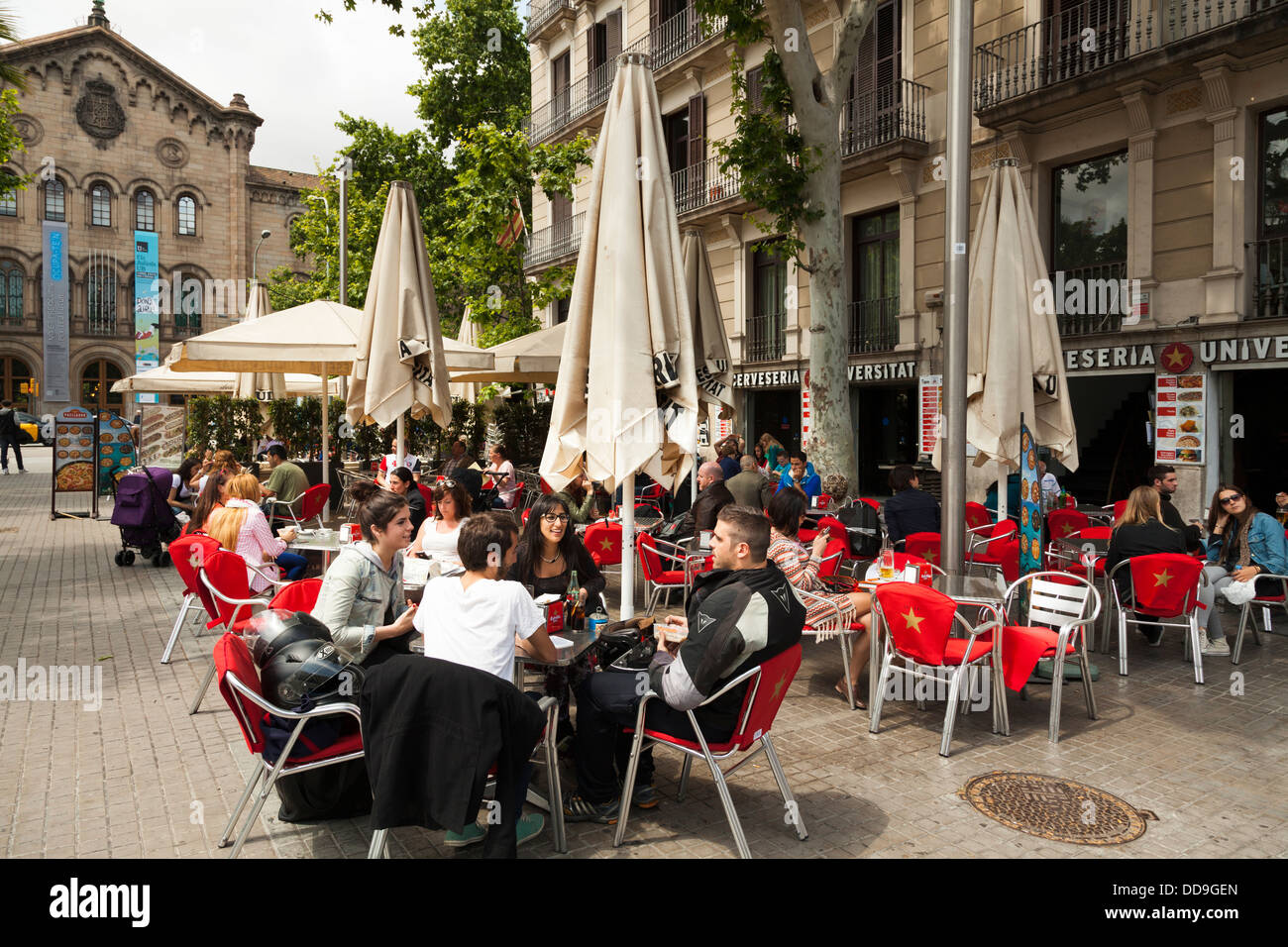 Street cafe in the University Square, Barcelona Stock Photo - Alamy
