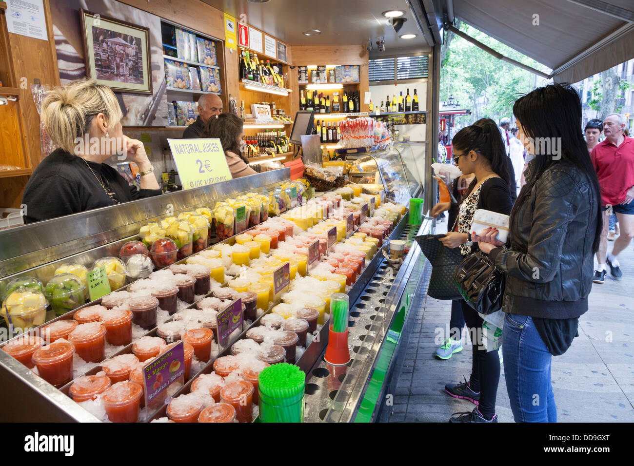 Fruit juice stall hi-res stock photography and images - Alamy