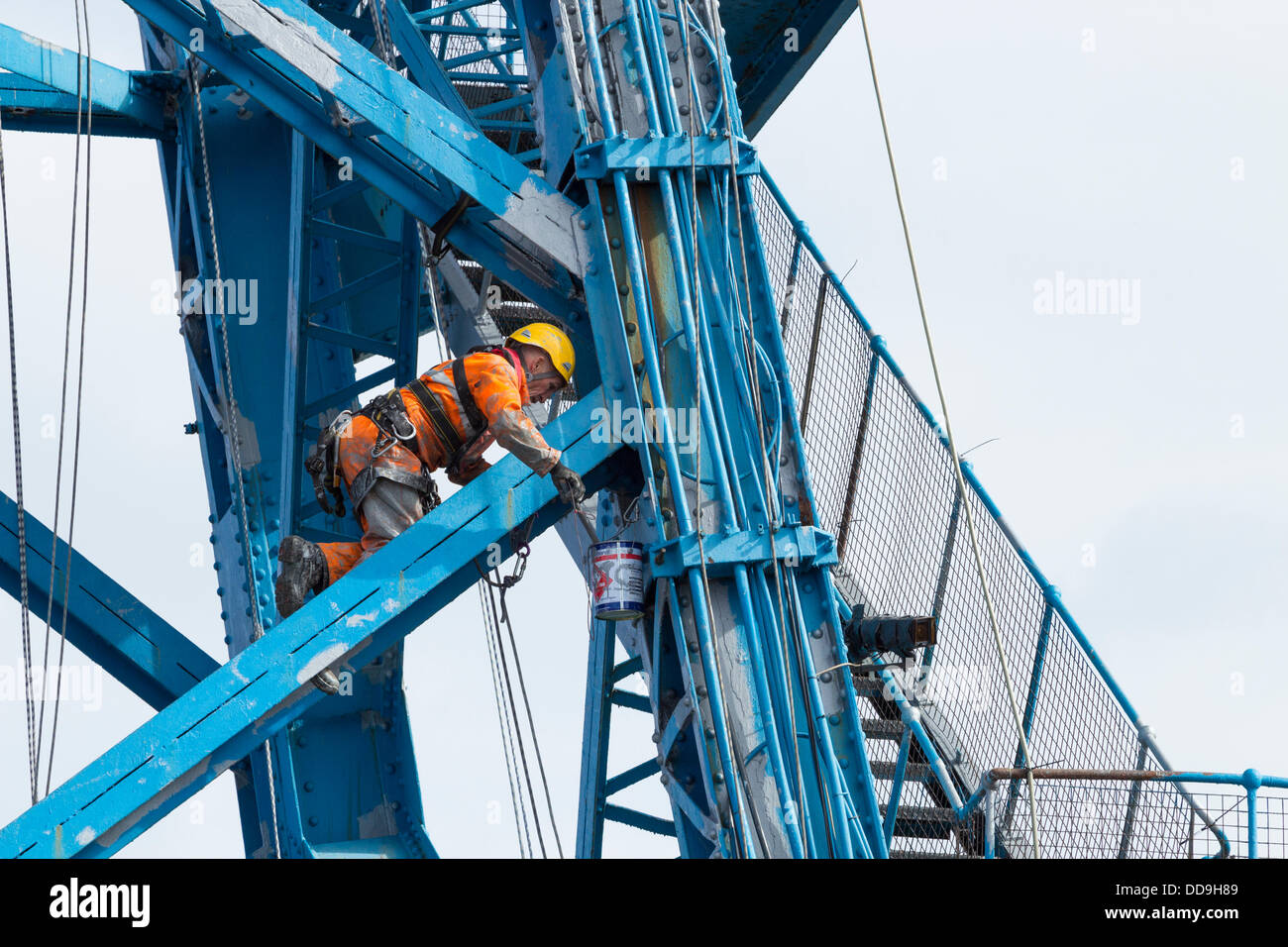 Bridge painting maintenance hi-res stock photography and images - Alamy