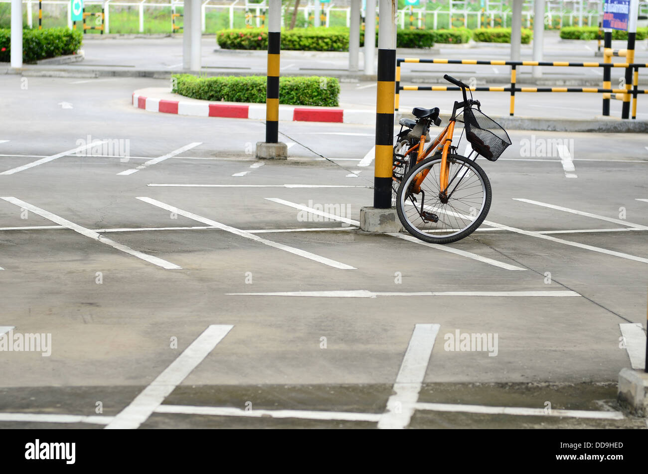 Bicycle parking hi-res stock photography and images - Alamy