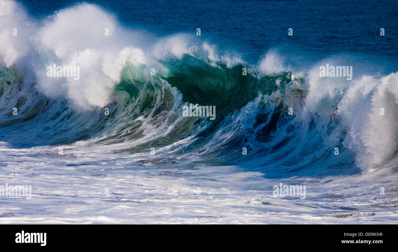 20 foot waves hi-res stock photography and images - Alamy
