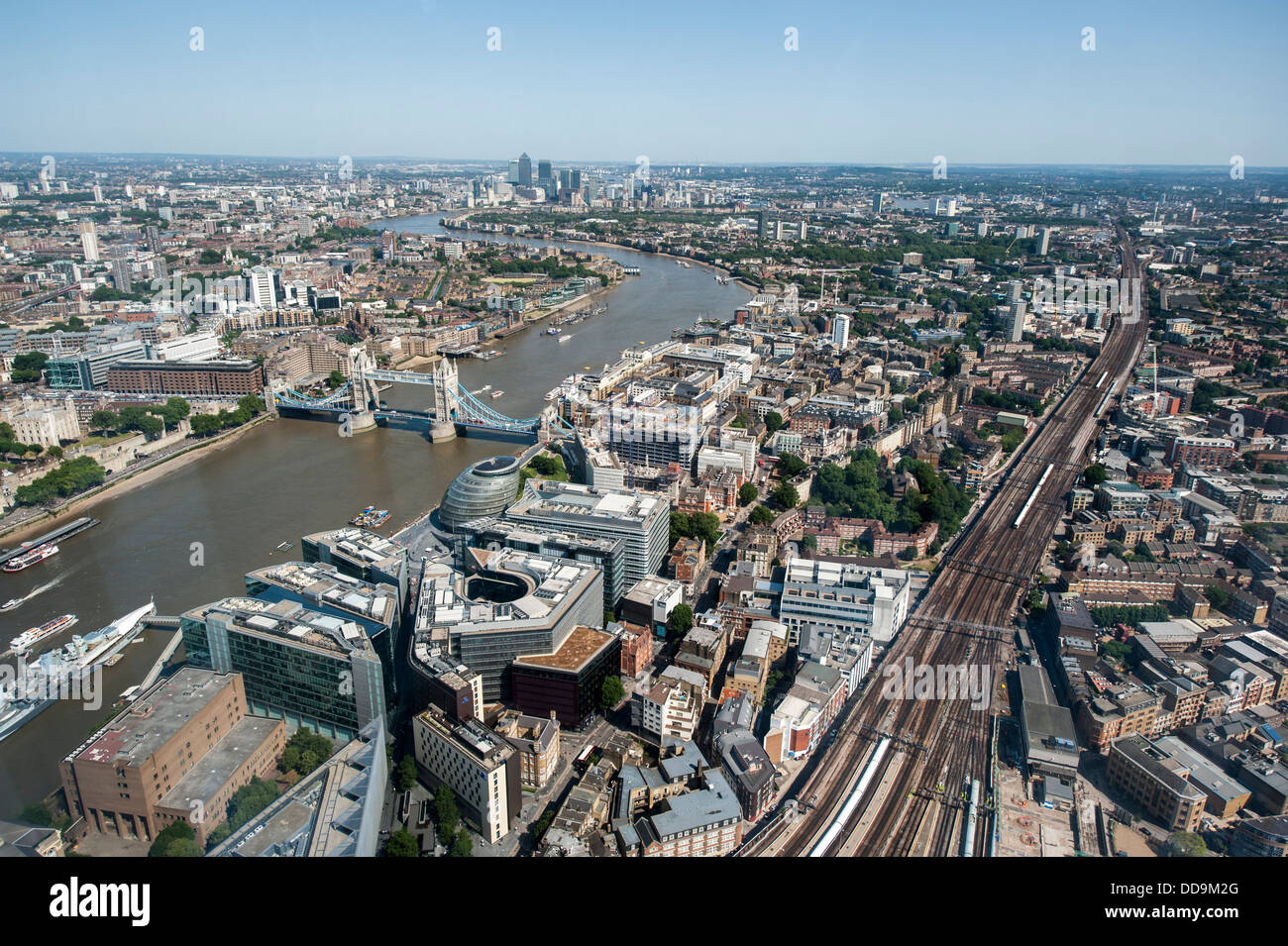 London bridge platform hi-res stock photography and images - Alamy