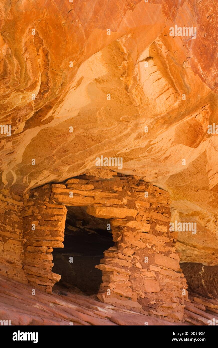 House on fire ruins cedar hi-res stock photography and images - Alamy