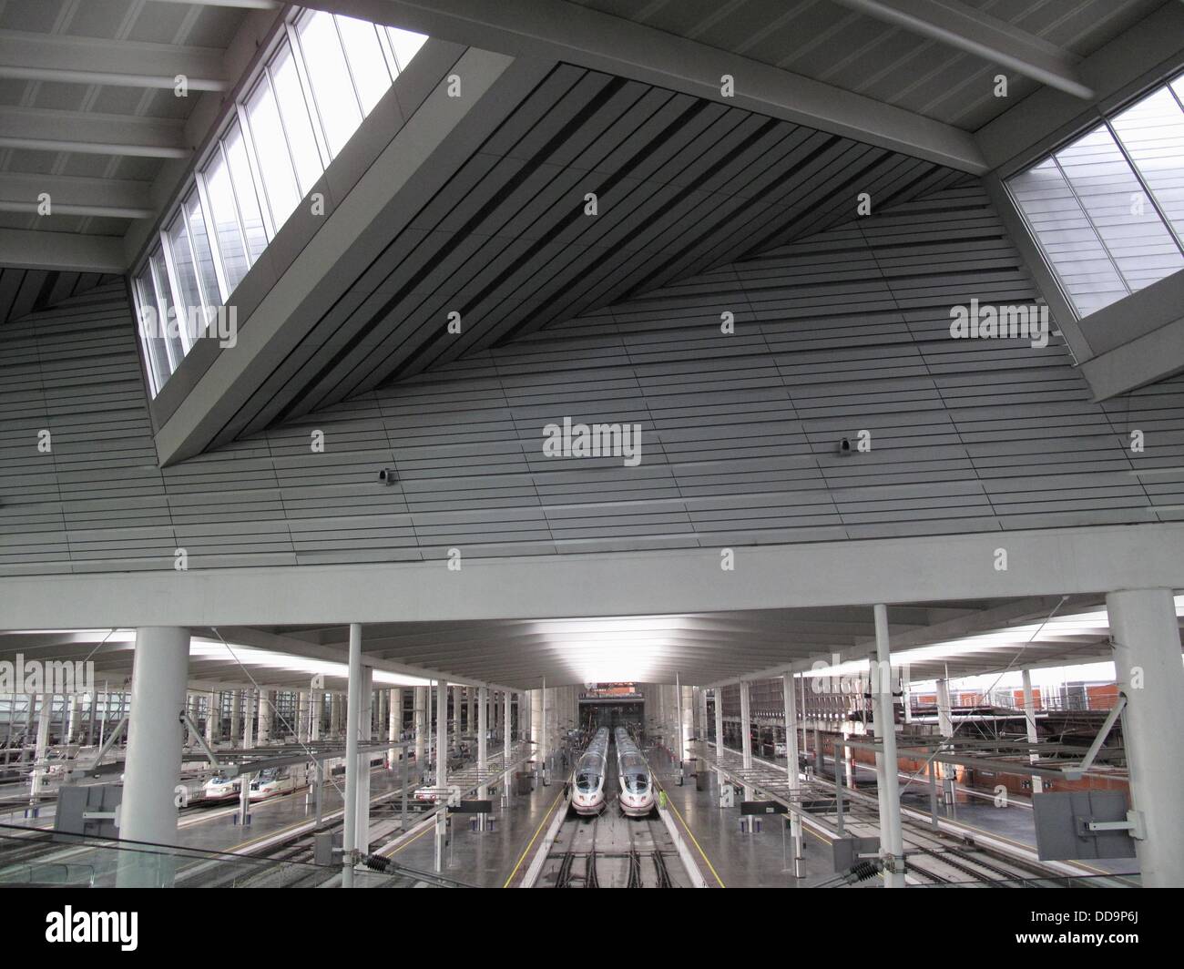 Overview train platform inside horizontal hi-res stock photography and ...