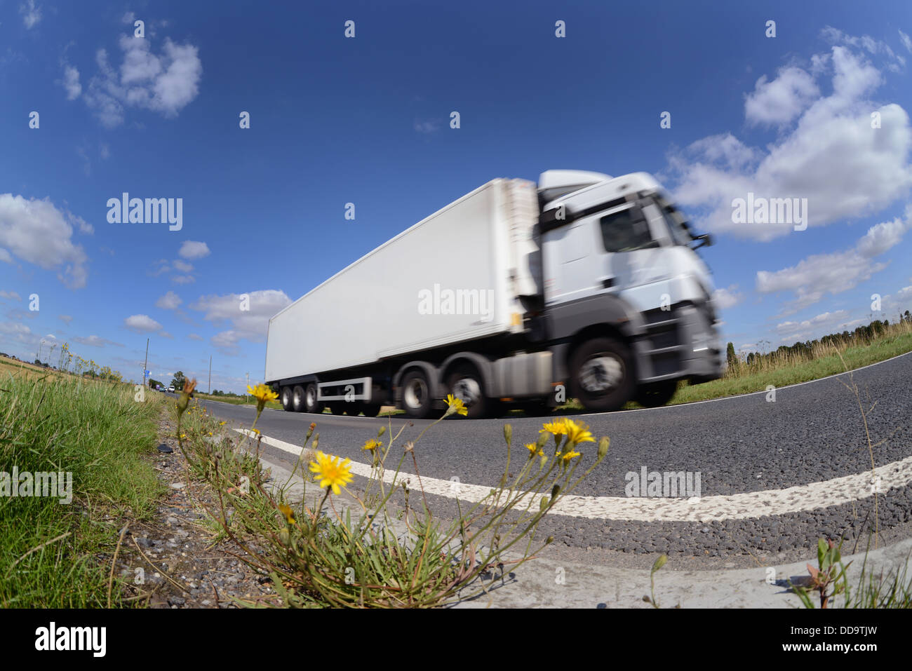 Heavy goods vehicle side view hi-res stock photography and images - Alamy