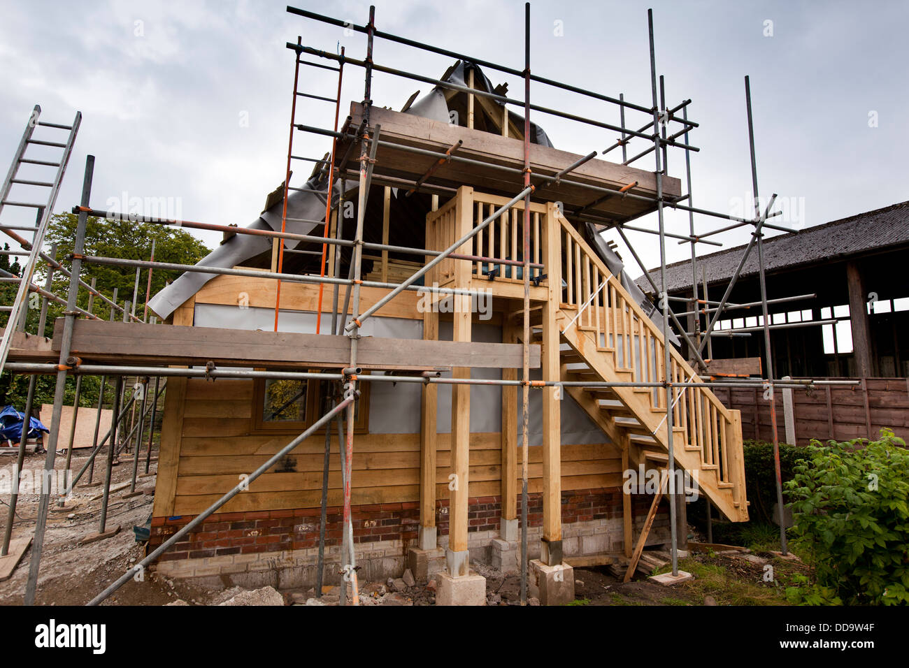self building house, workers erecting green oak framed building ...
