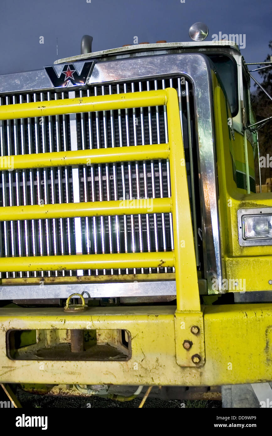 Logging truck river hi-res stock photography and images - Alamy