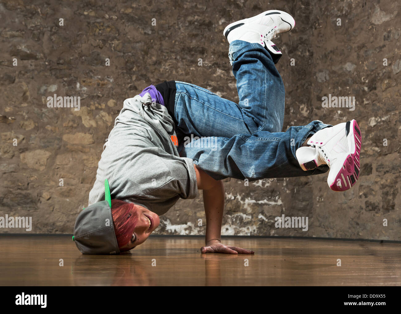 Young woman hip hop dancers dancing Stock Photo - Alamy