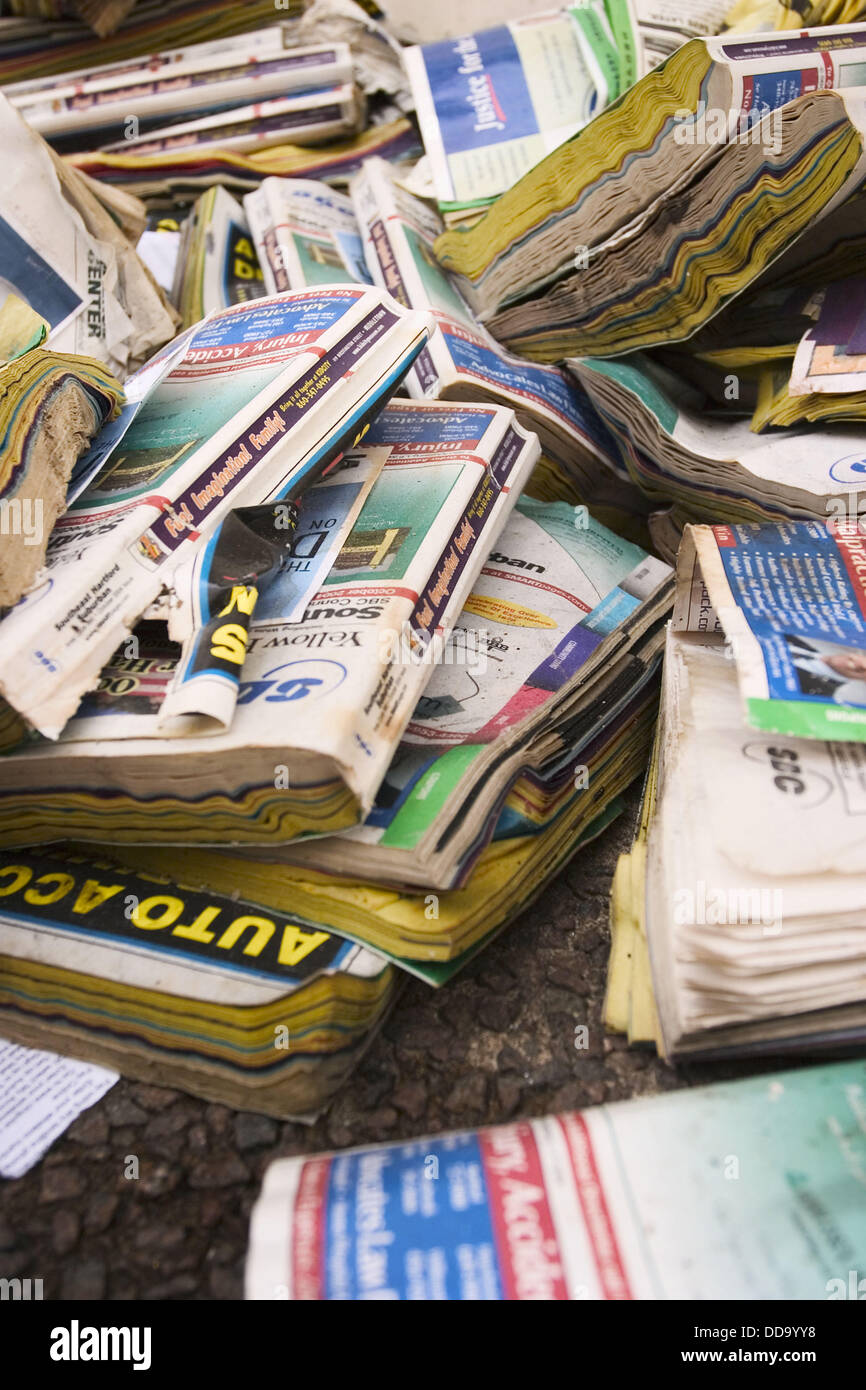 Discarded books hi-res stock photography and images - Alamy